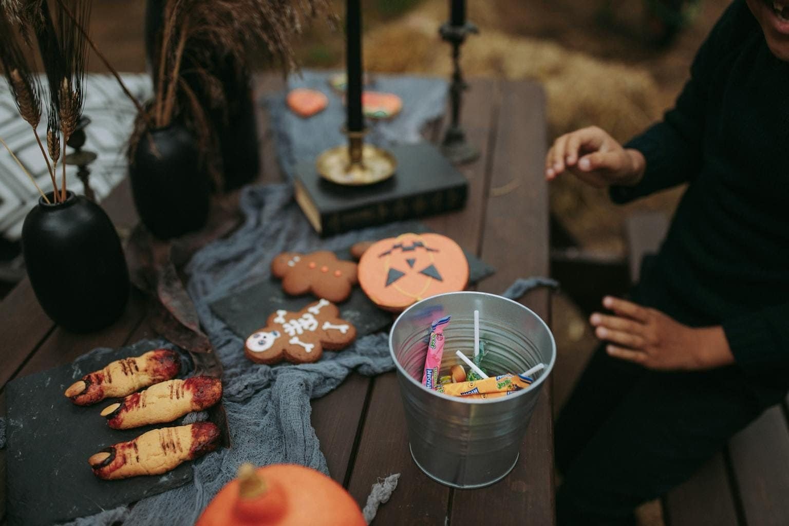 Spooky Date Night Ideas For Halloween! - Dream Date Nights